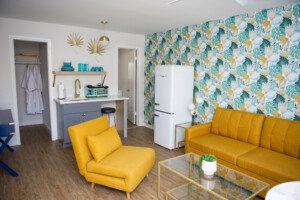 The Beachside Suite - Room 7 - Sunburst Inn